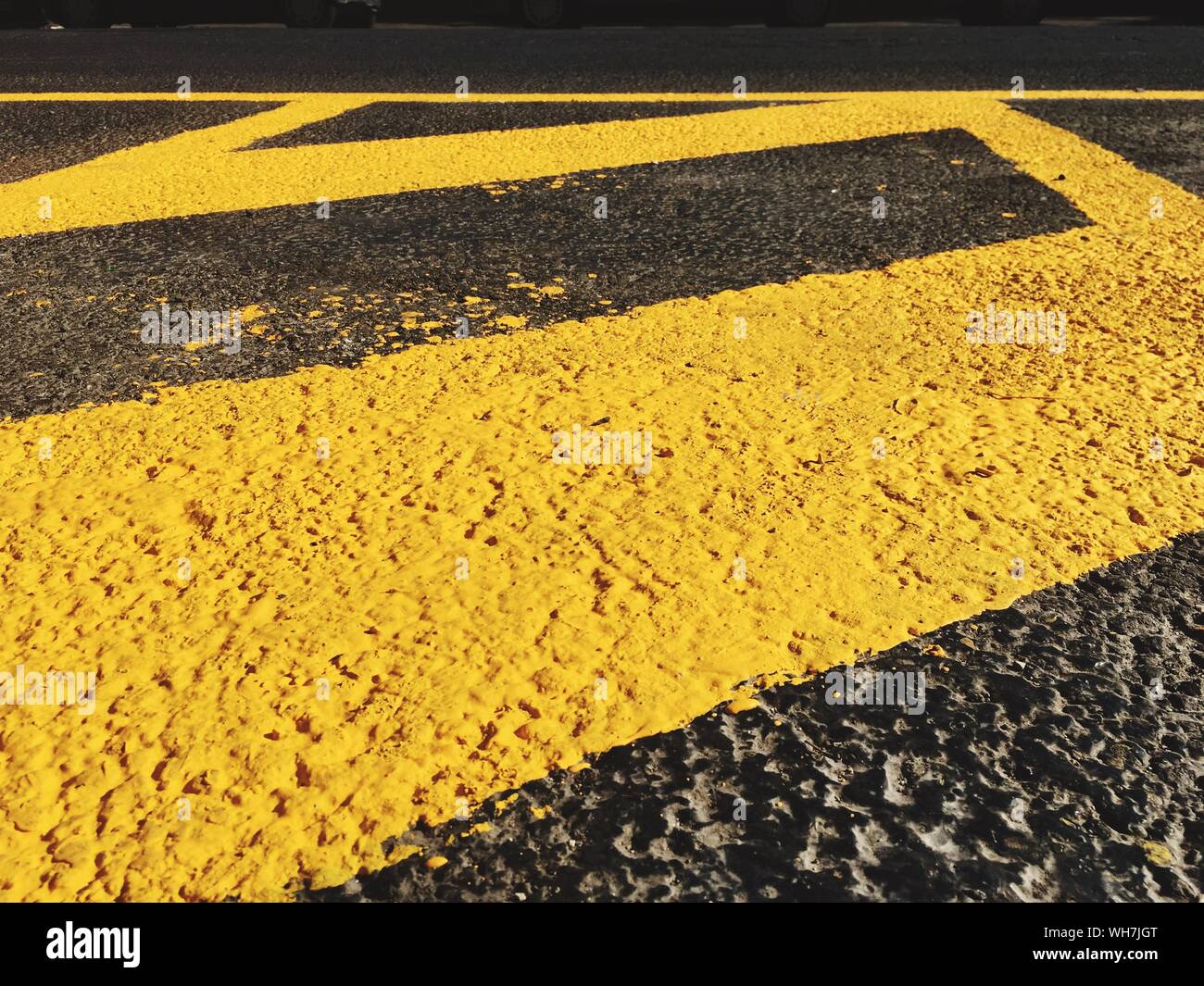 Yellow safety markings hi-res stock photography and images - Alamy