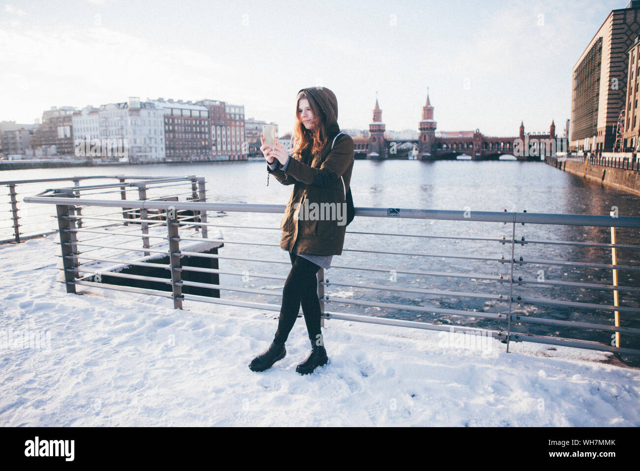 Women taking a photograph hi-res stock photography and images - Alamy