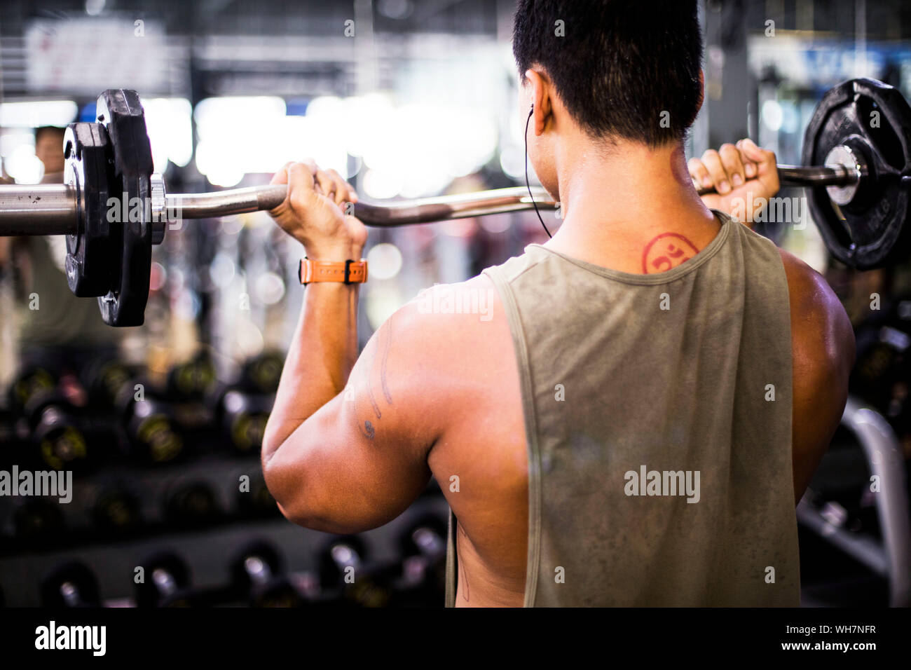Muscular body build hi-res stock photography and images - Alamy
