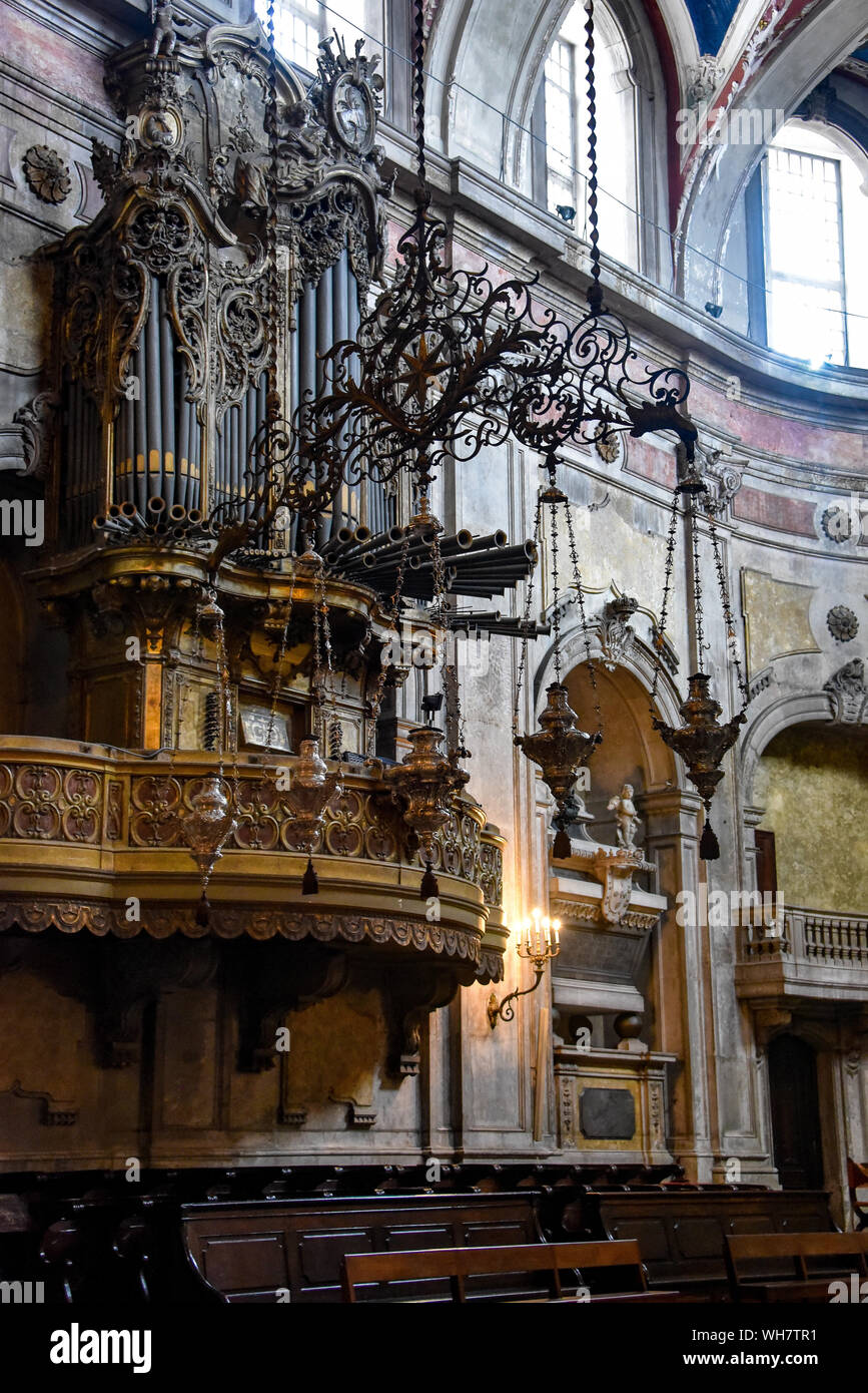 Inside the lisbon cathedral hi-res stock photography and images - Alamy