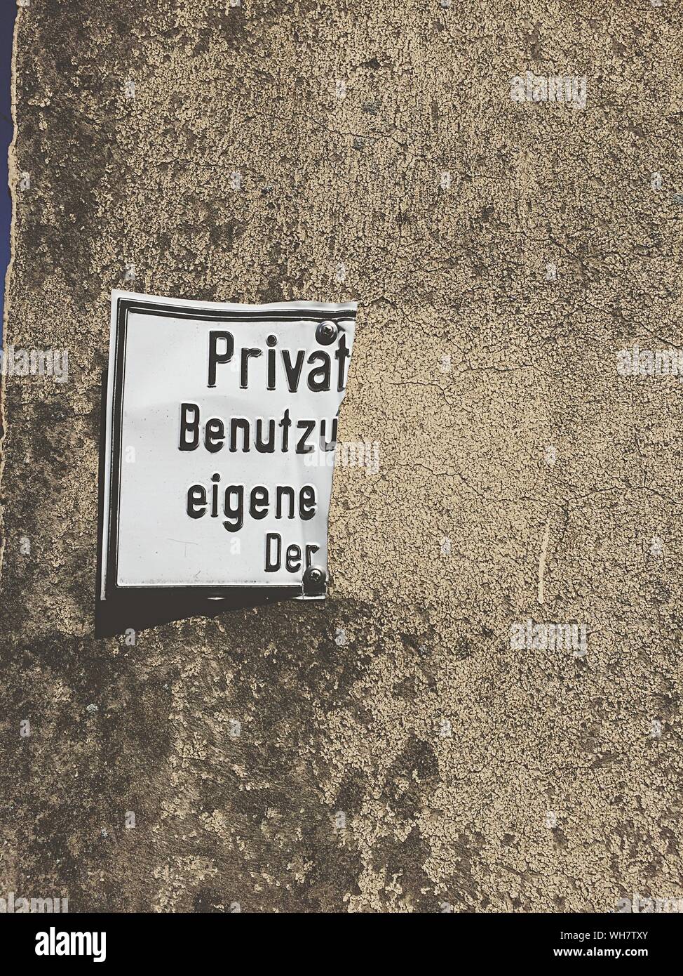 Broken information sign hi-res stock photography and images - Alamy