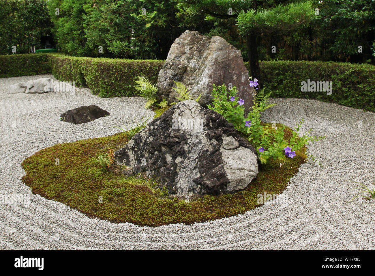 Karesansui dry landscape japanese hi-res stock photography and images ...