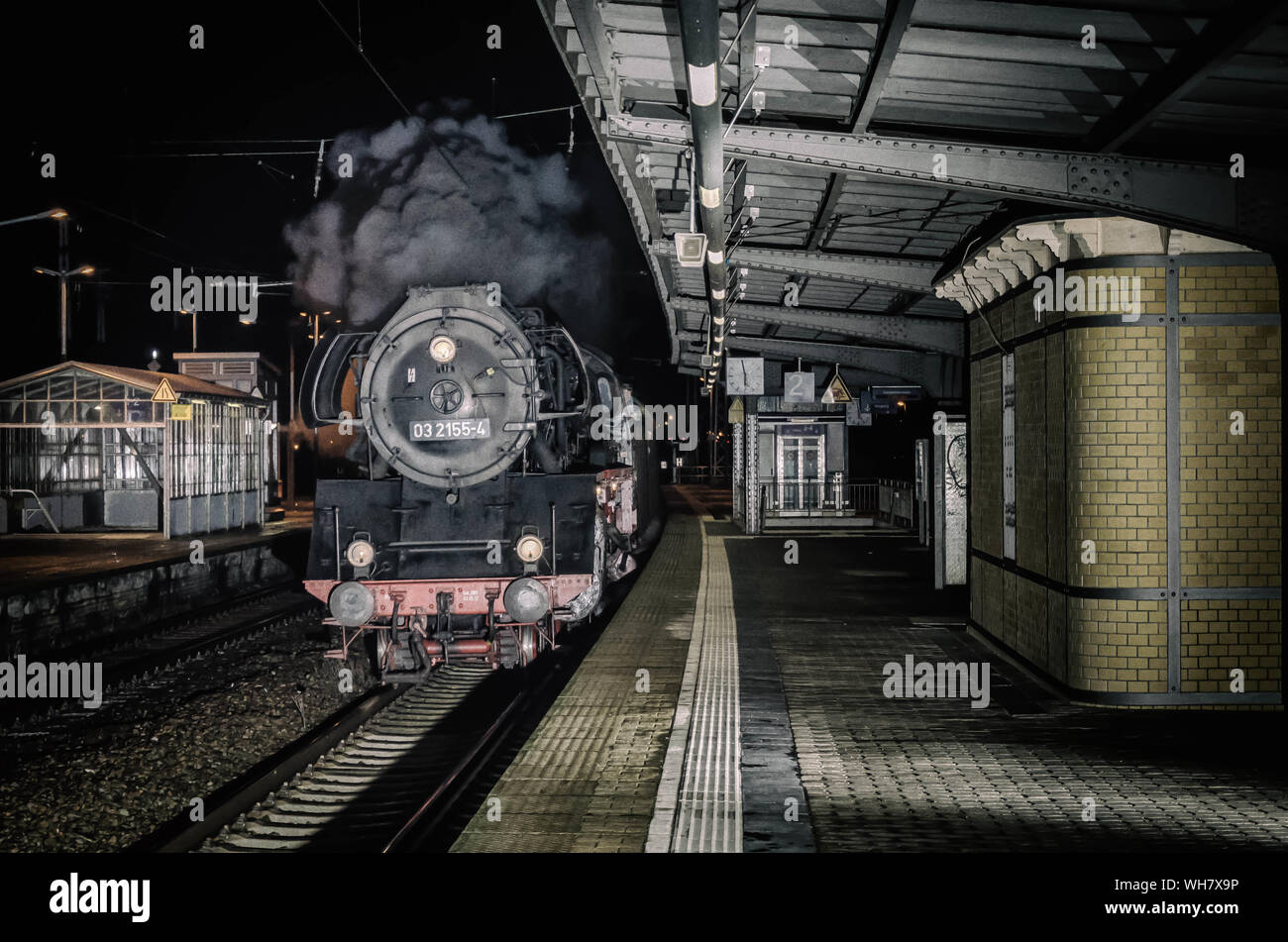 Locomotive night hi-res stock photography and images - Alamy