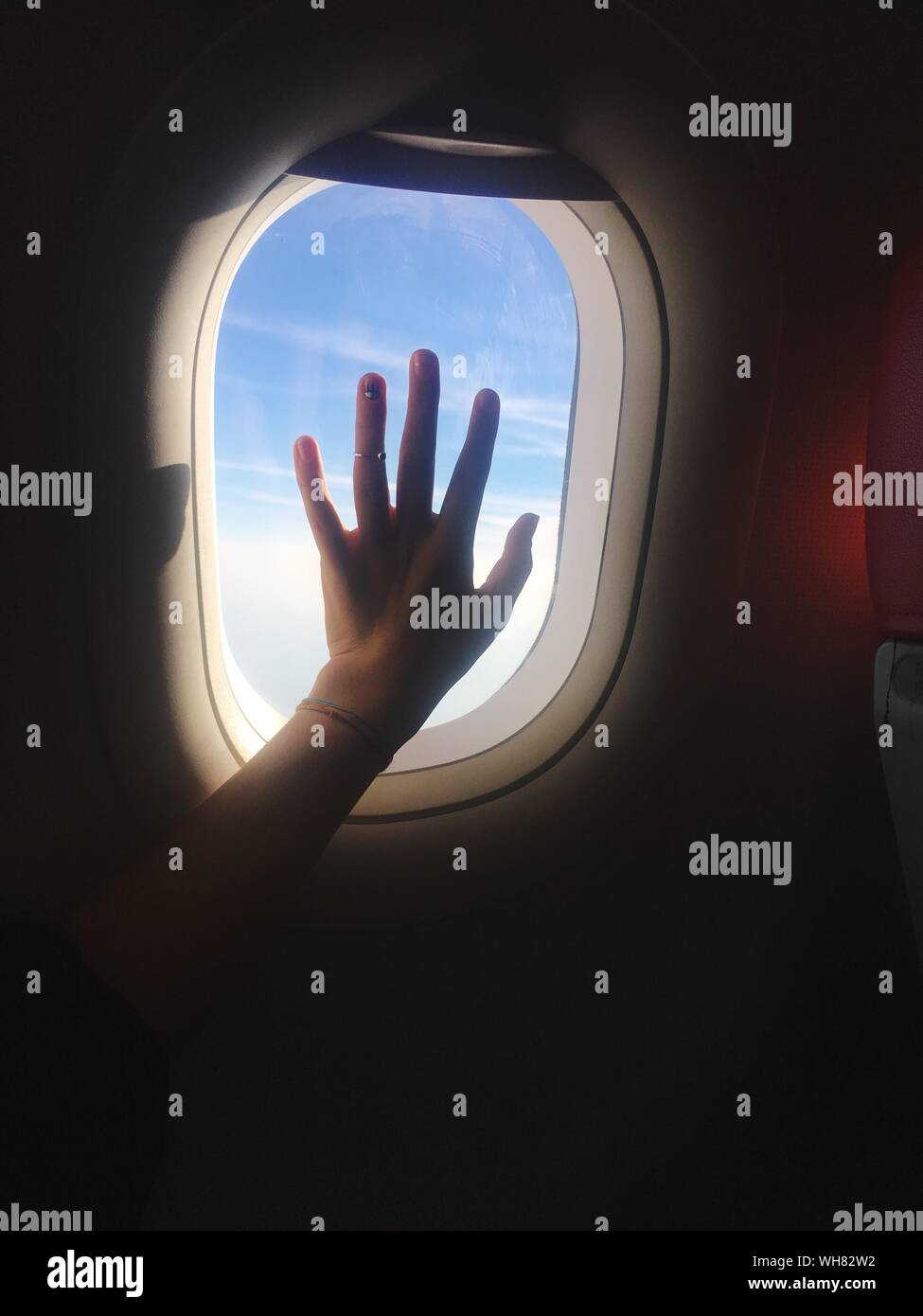 Human hand on airplane window hi-res stock photography and images - Alamy
