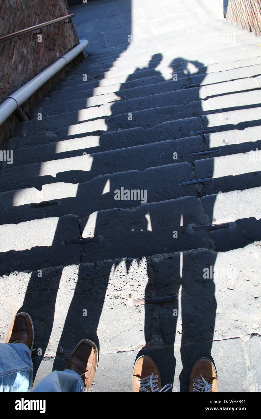 Two people standing shadows hi-res stock photography and images - Alamy