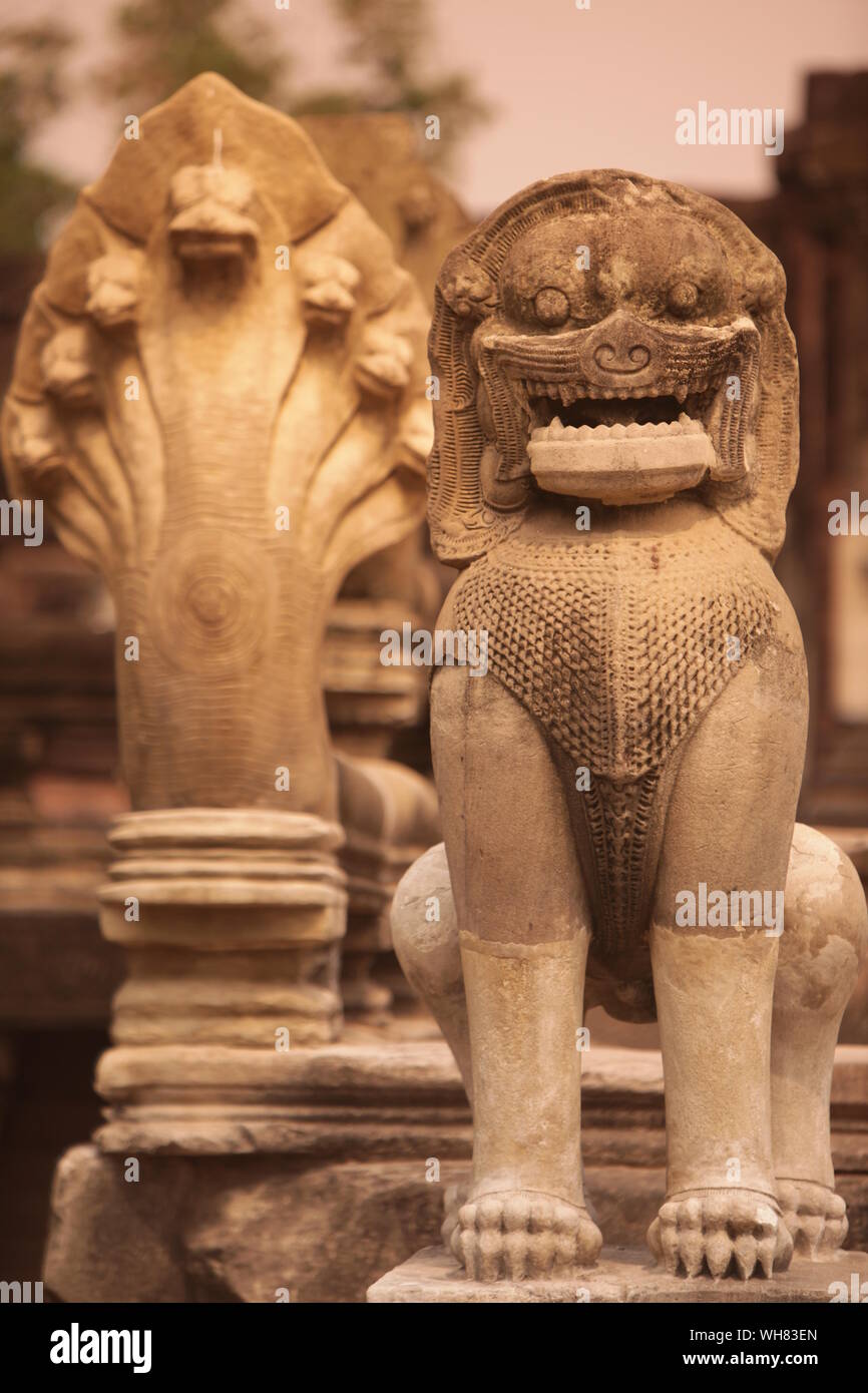 Animal temple sculpture hi-res stock photography and images - Alamy