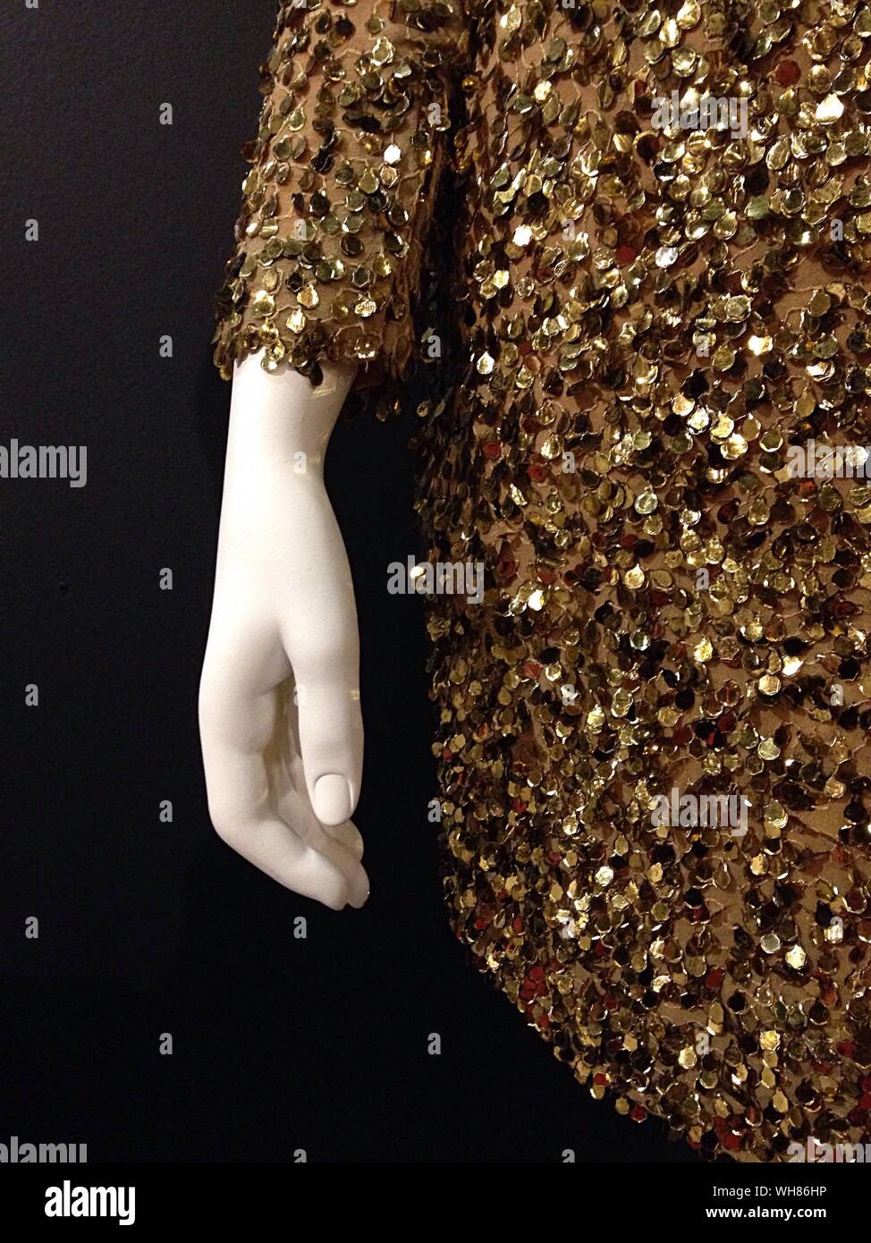 Golden mannequin hi-res stock photography and images - Alamy
