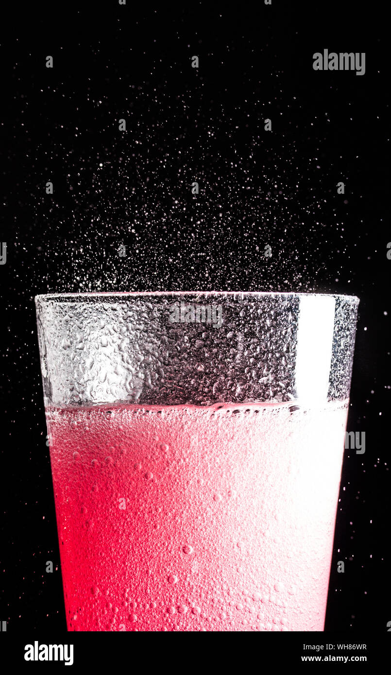 Fizzy drink glass close up hi-res stock photography and images - Alamy