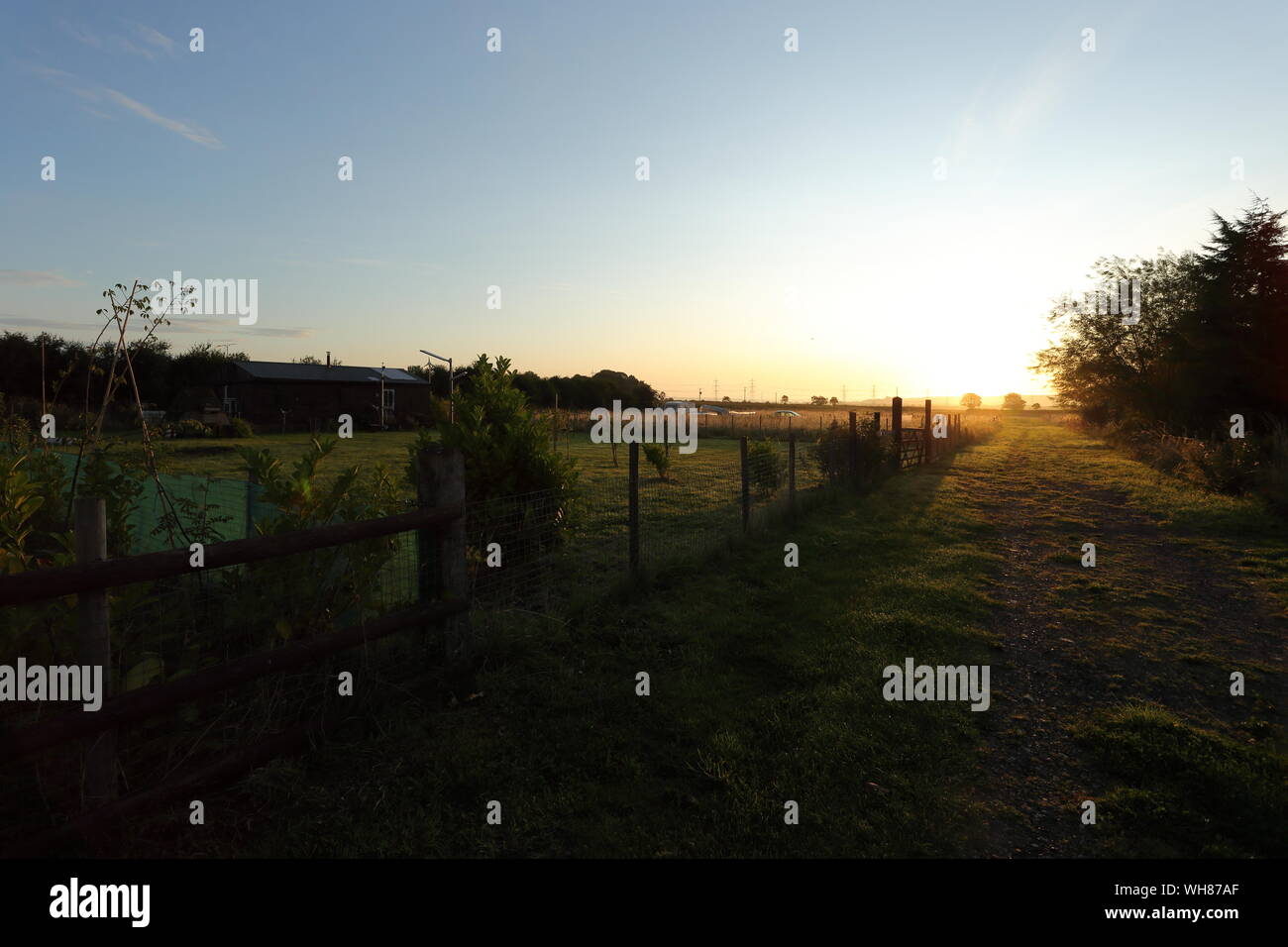 Path leading to rising sun hi-res stock photography and images - Alamy