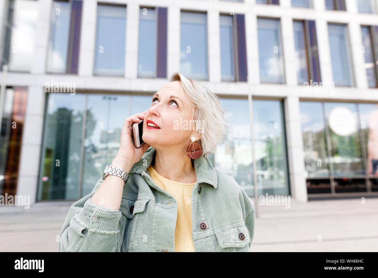Person standing outside hi-res stock photography and images - Alamy