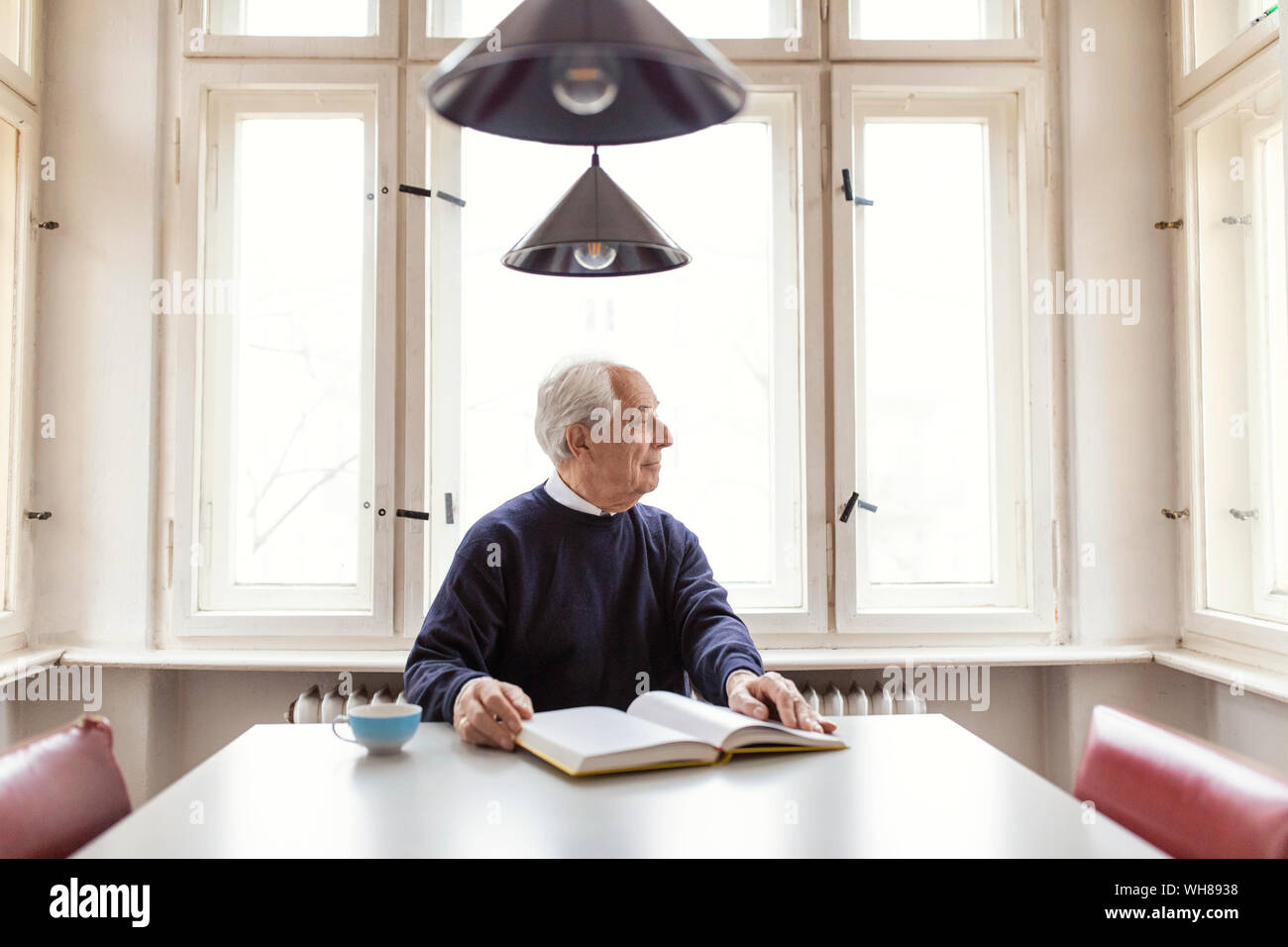 Book reading table hi-res stock photography and images - Alamy