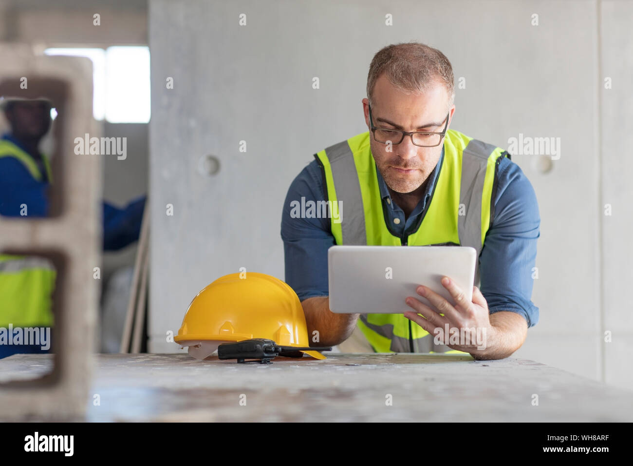 Construction worker using laptop hi-res stock photography and images ...