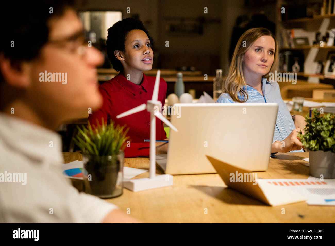 Attentive colleagues hi-res stock photography and images - Alamy