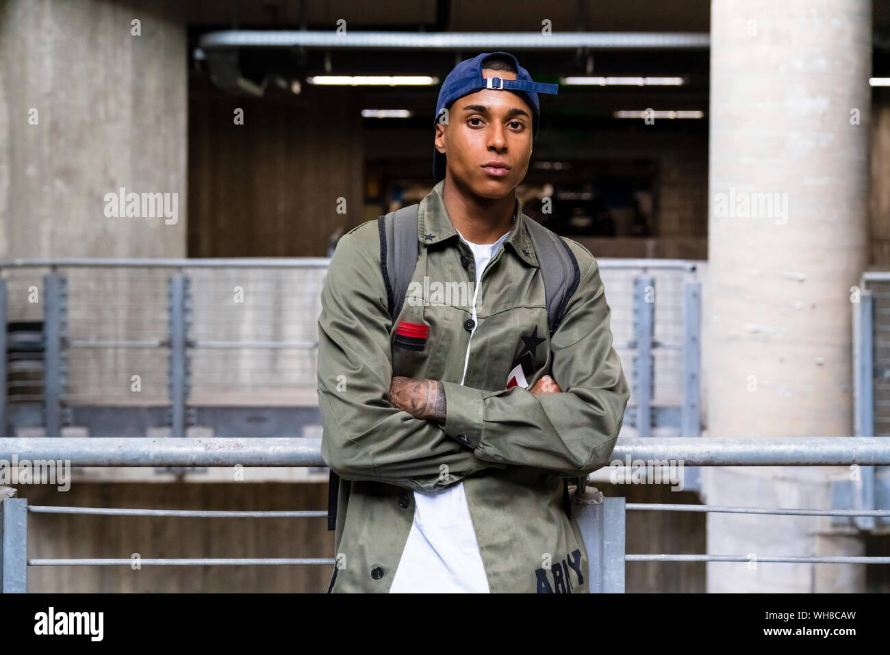 Portrait of young man wearing baseball cap Stock Photo - Alamy