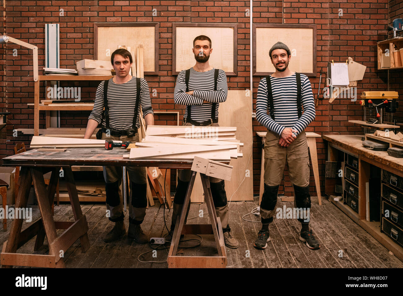Carpentry team hi-res stock photography and images - Alamy
