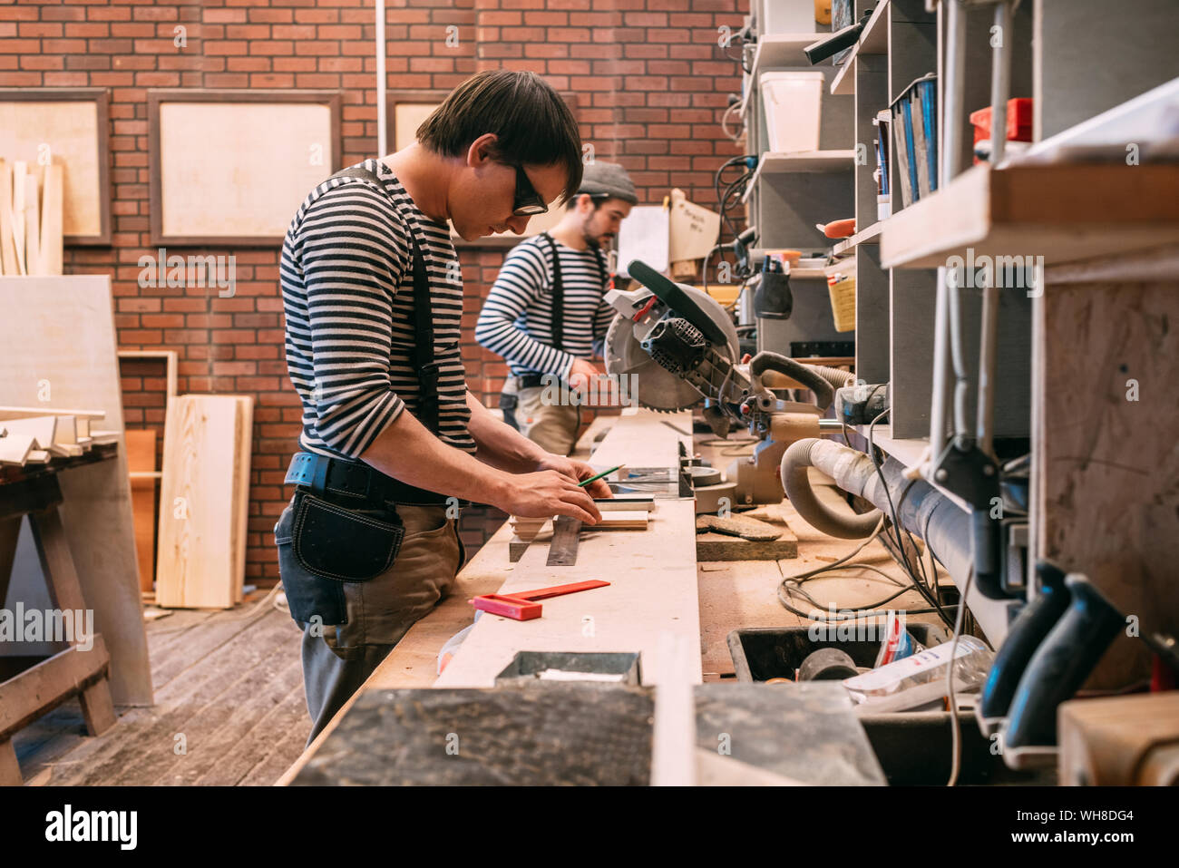Carpenters ruler hi-res stock photography and images - Alamy