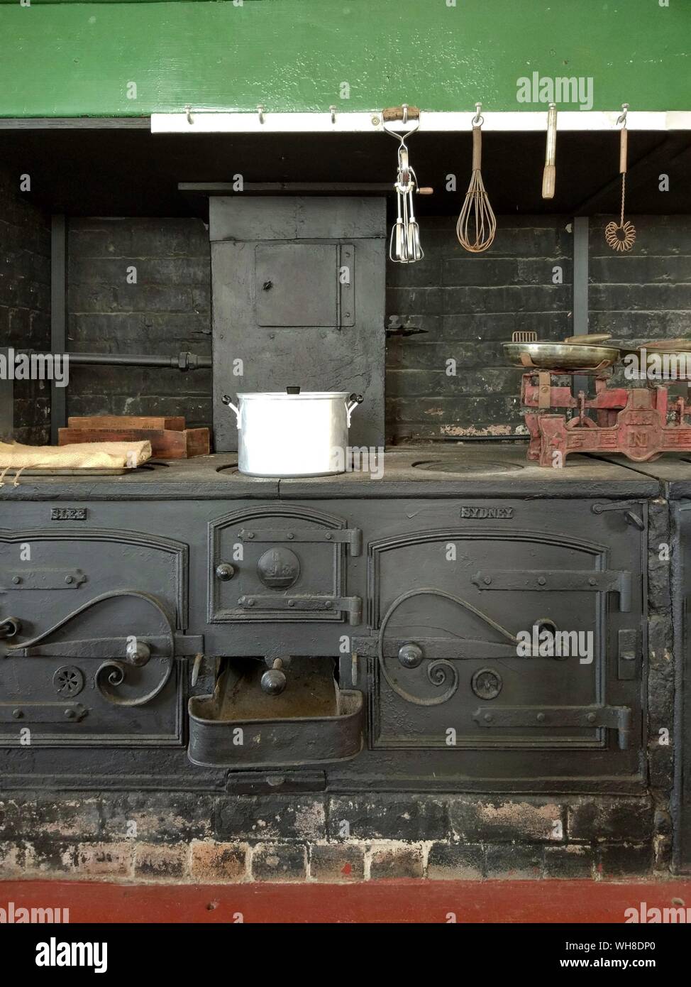 Kitchen Old Abandoned House High Resolution Stock Photography and ...