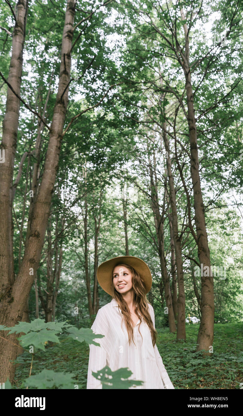 Walking into the forest hi-res stock photography and images - Alamy