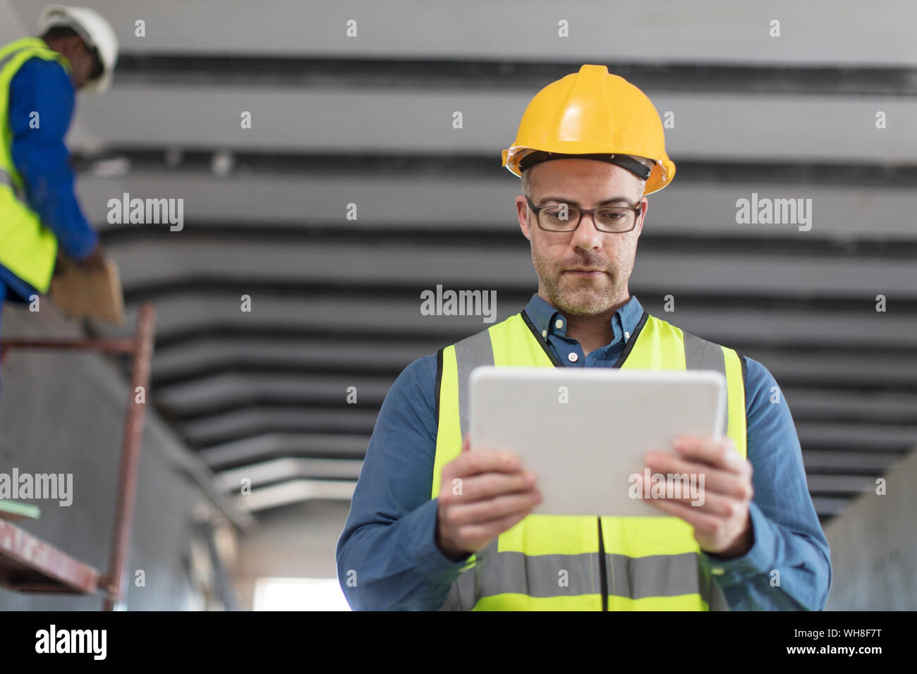 Construction worker using laptop hi-res stock photography and images ...