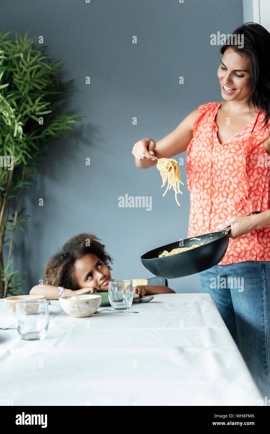 Eating pasta 4 5 years hi-res stock photography and images - Alamy
