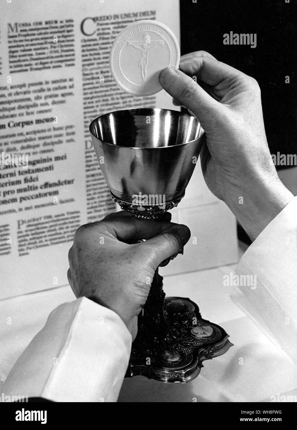 Holy communion bread wine hi-res stock photography and images - Alamy