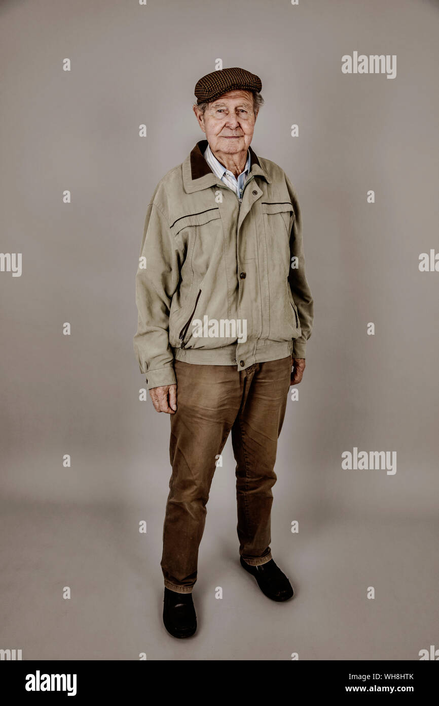 Portrait of senior man wearing cap Stock Photo - Alamy