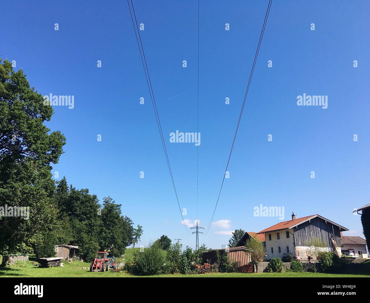Green field electricity pylon hi-res stock photography and images - Alamy