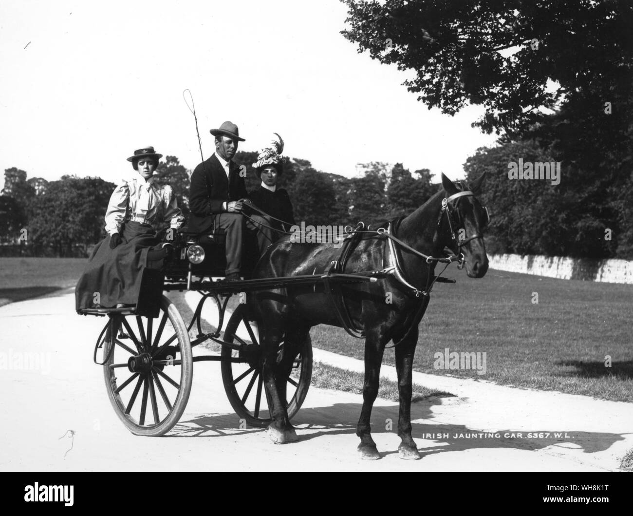 Jaunting car ireland Black and White Stock Photos & Images - Alamy