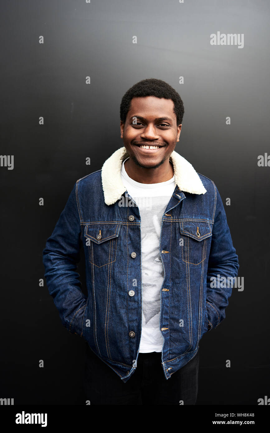 Man standing in the dark hi-res stock photography and images - Alamy