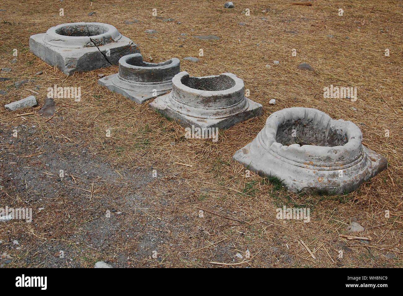 Broken structures hi-res stock photography and images - Alamy