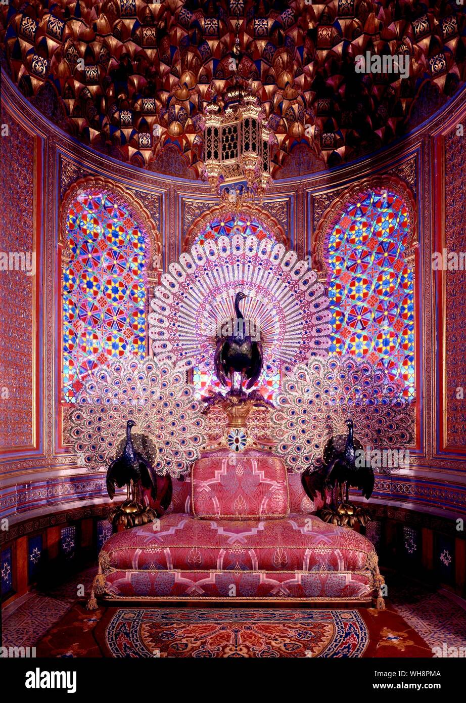 Peacock throne hi-res stock photography and images - Alamy