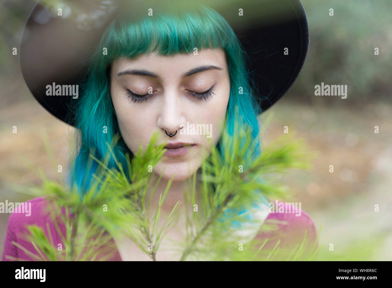 Piercing blue eyes hi-res stock photography and images - Alamy