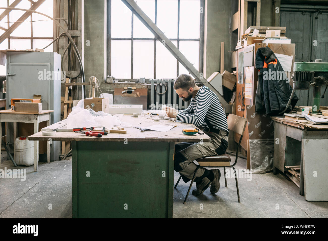 Carpenter at work Stock Photo - Alamy
