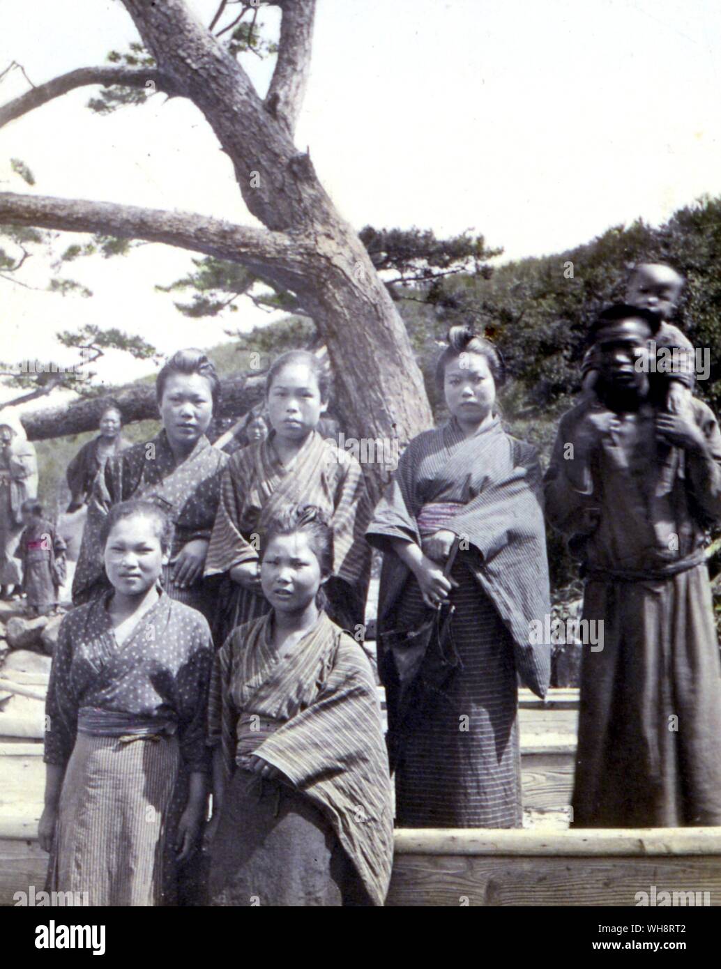 Women and children at Tsubone, 1904 Stock Photo - Alamy