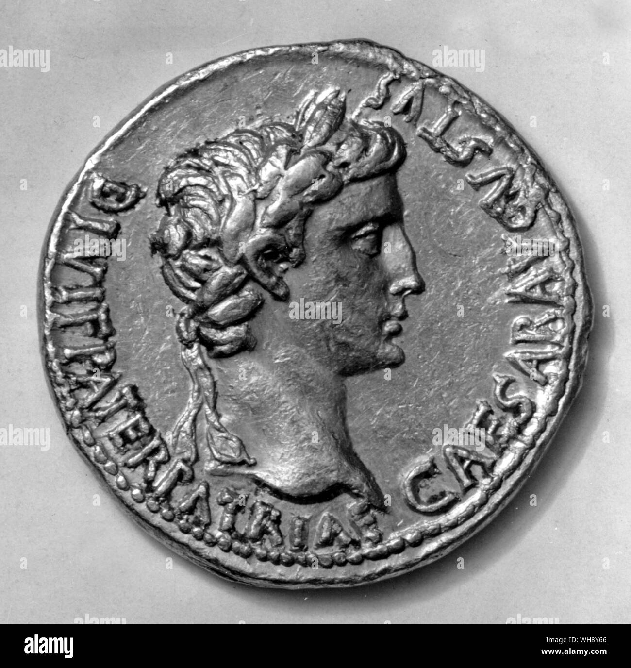 Gold coin hi-res stock photography and images - Alamy