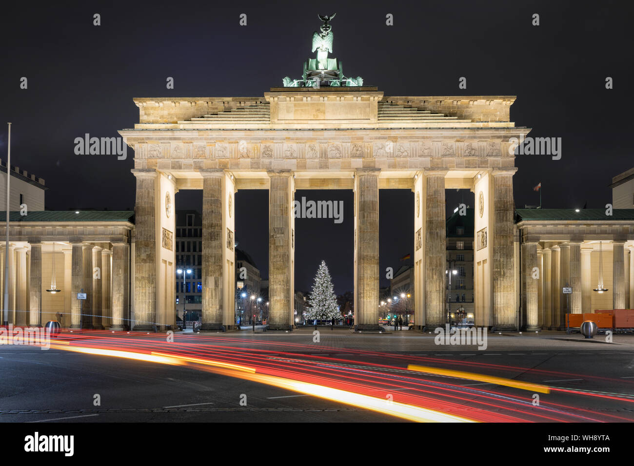 Brandenburg gate night christmas tree hi-res stock photography and ...
