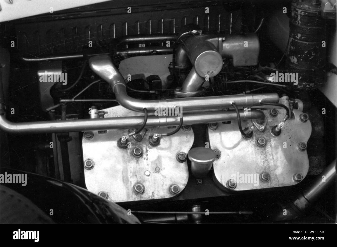 V6 engine hi-res stock photography and images - Alamy