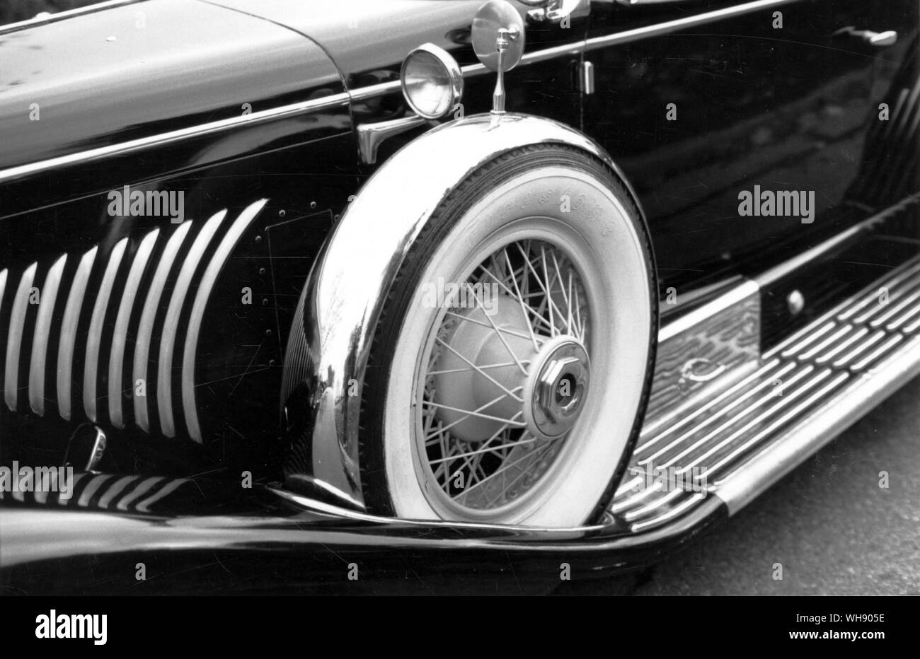 Duesenberg wheel Black and White Stock Photos & Images - Alamy