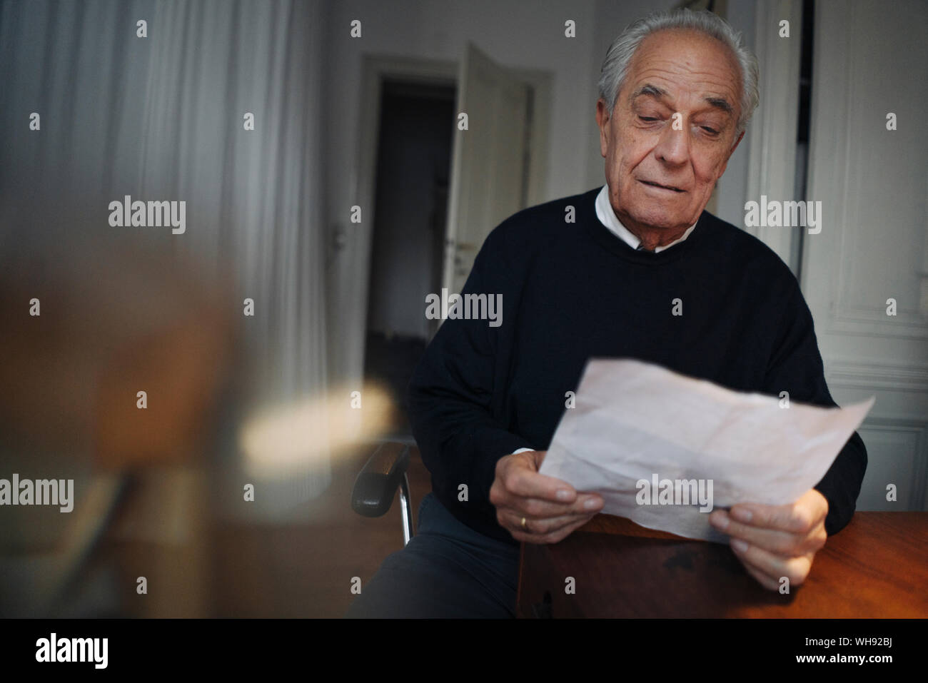Man reading paper hi-res stock photography and images - Alamy