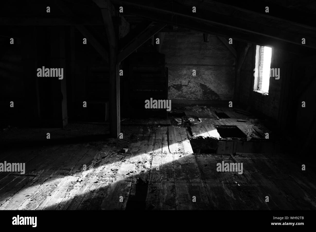Empty Room Dark Window High Resolution Stock Photography and Images - Alamy