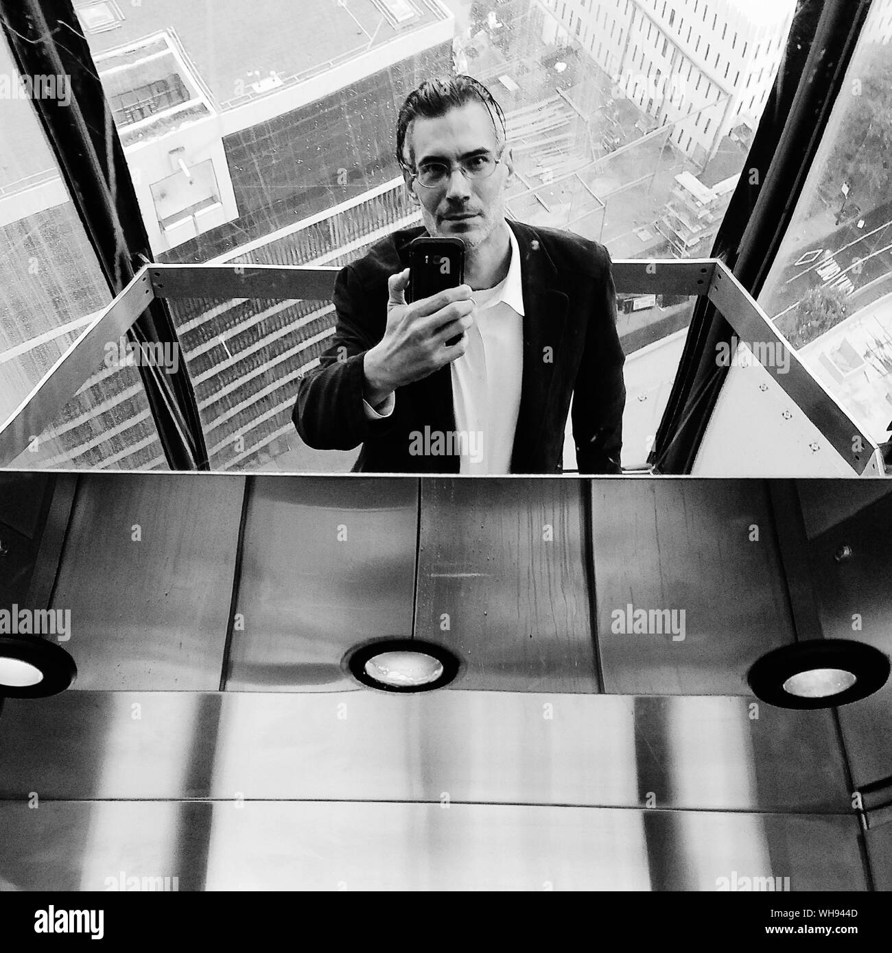 People in mirror elevator hi-res stock photography and images - Alamy