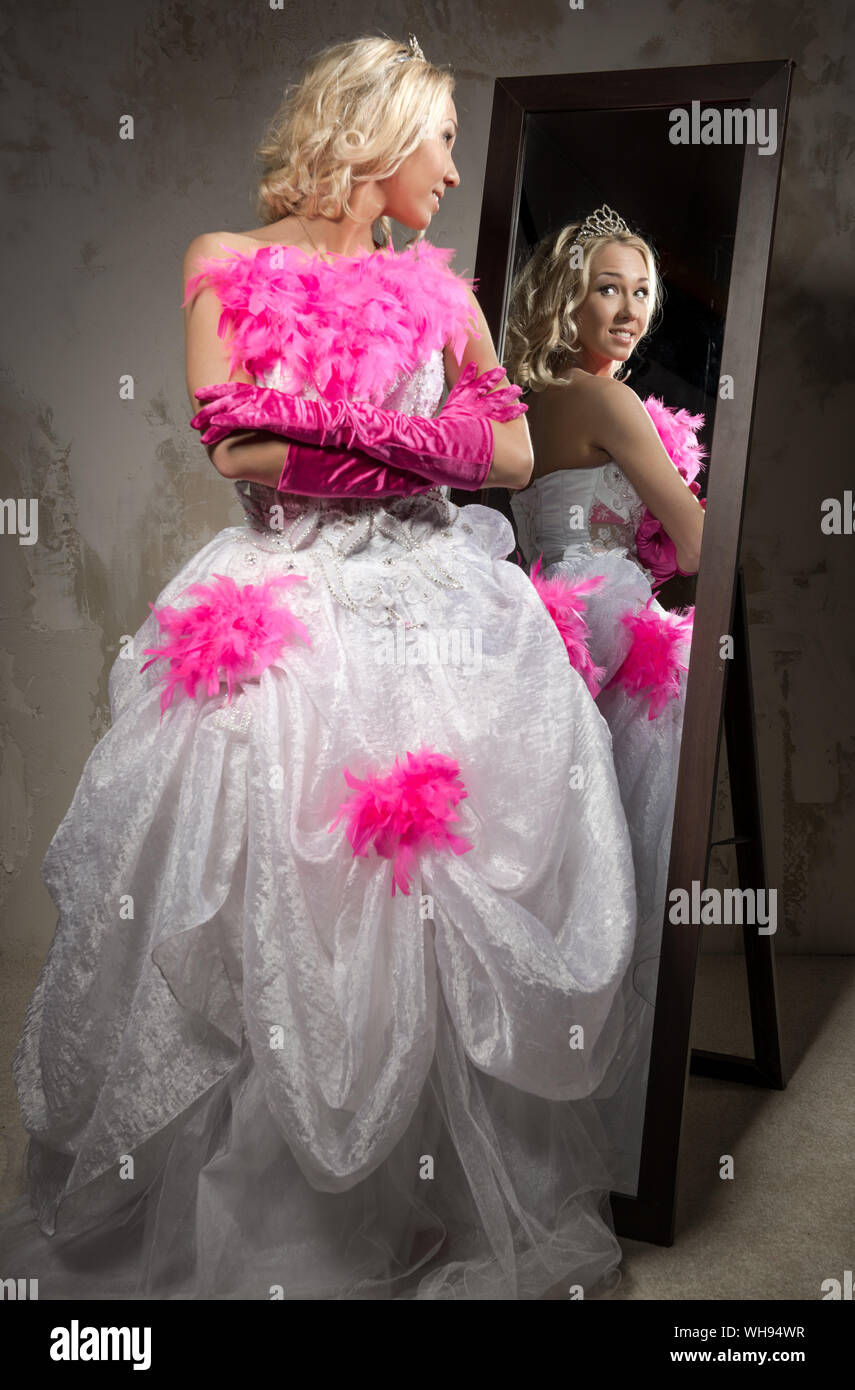 Woman dress mirror hi-res stock photography and images - Alamy