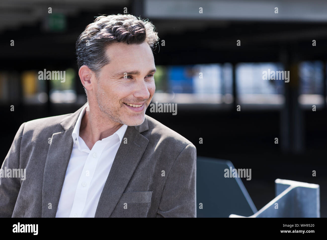 Wearing grey gray coat hi-res stock photography and images - Alamy