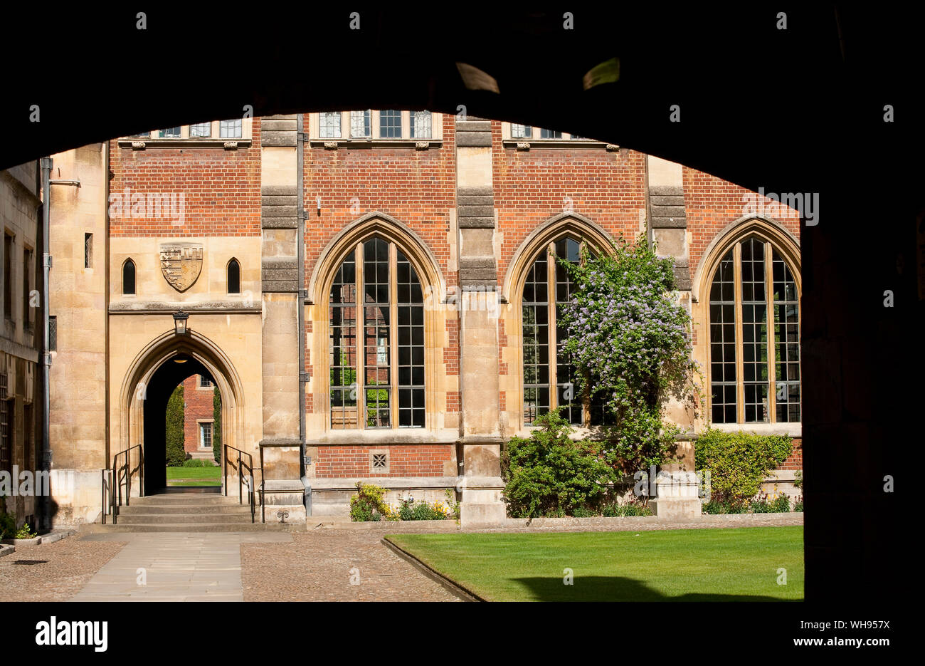 View through to college grounds in the city of Cambridge, England Stock ...