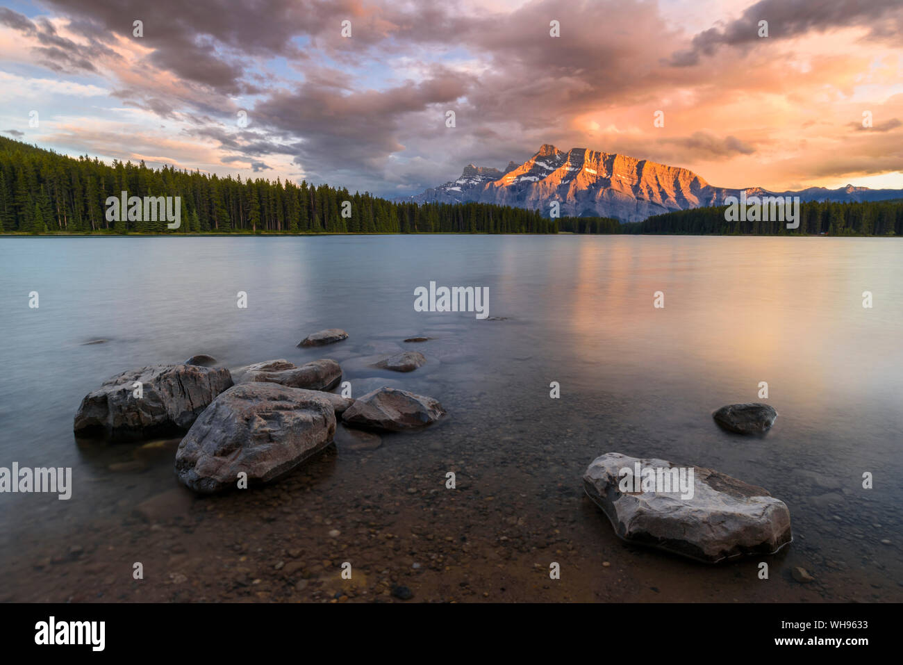 Sunset over Mount Rundle at Two Jack Lake, Banff National Park, UNESCO ...