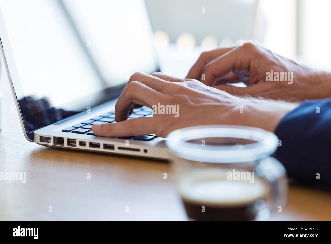 Hand hands using hi-res stock photography and images - Alamy