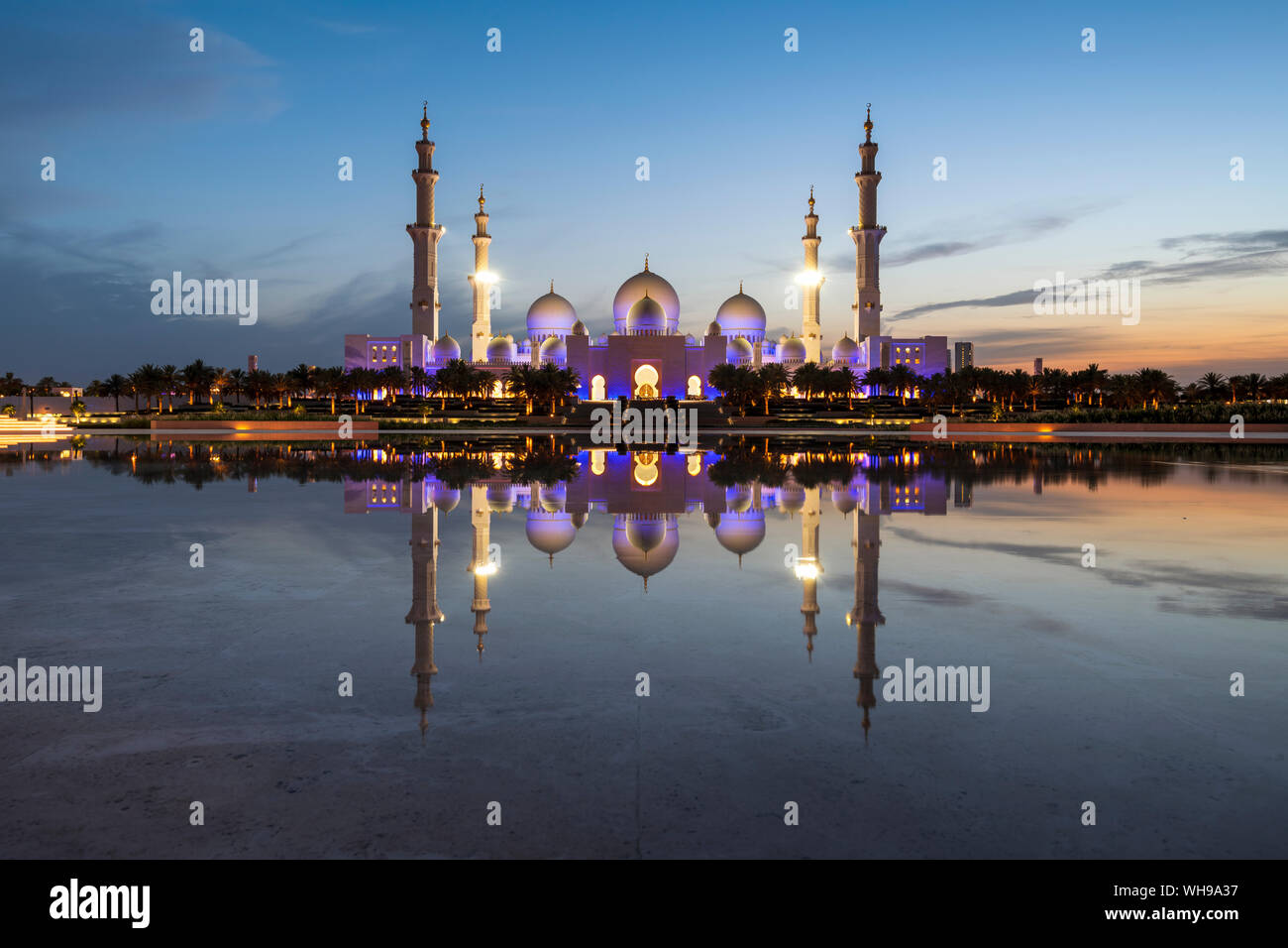 Sheikh Zayed Bin Sultan Al Nahyan Mosque, Abu Dhabi, United Arab ...
