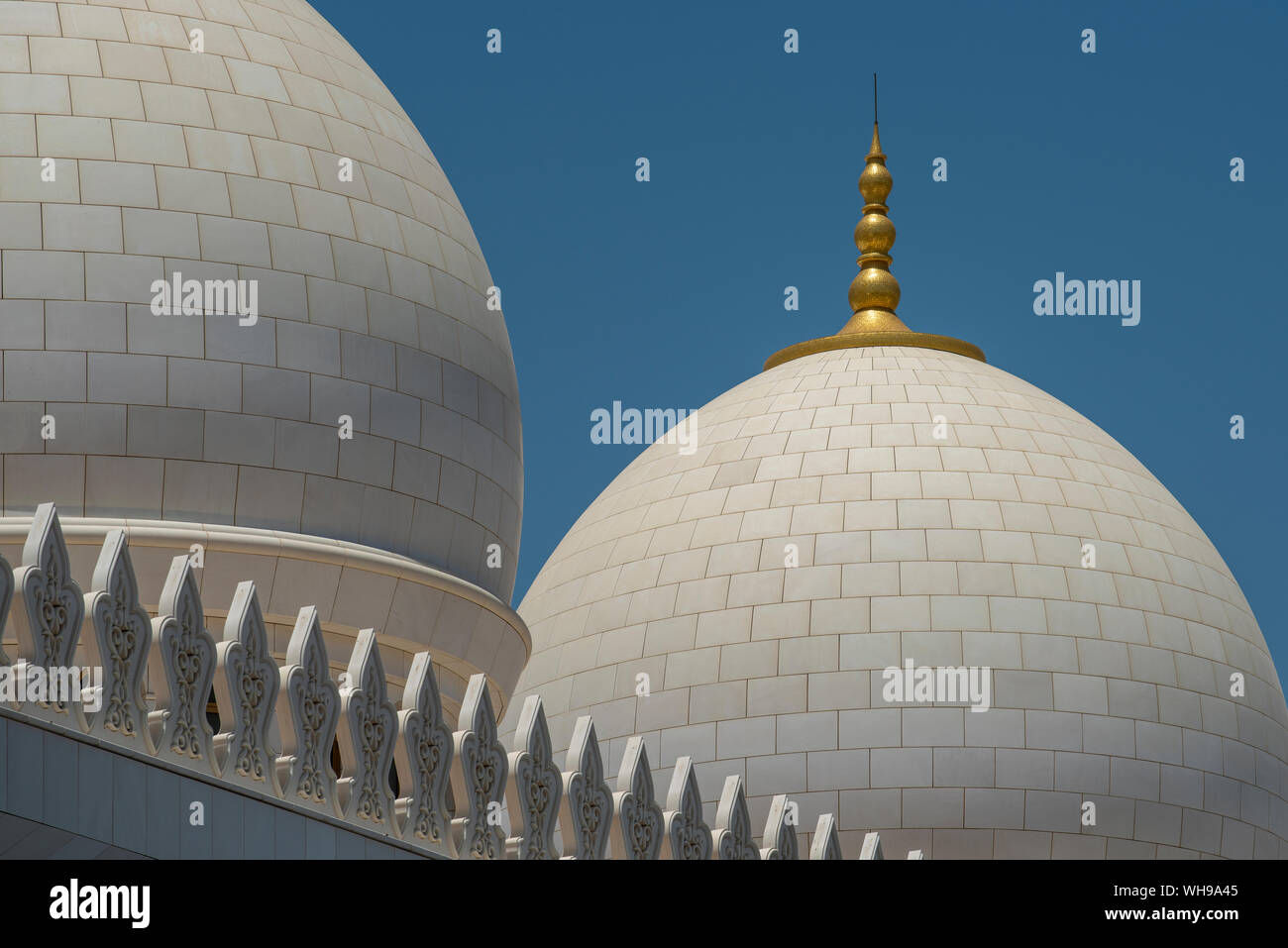 Roof detail of The Grand Mosque, Abu Dhabi, United Arab Emirates ...