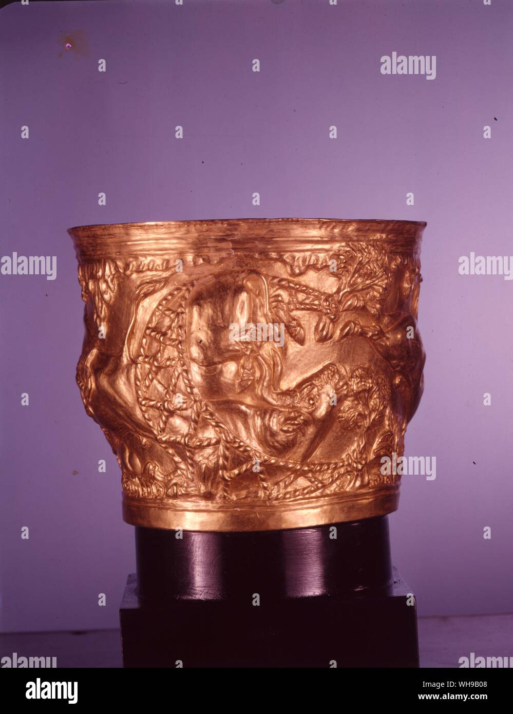 Vaphio gold cup hi-res stock photography and images - Alamy
