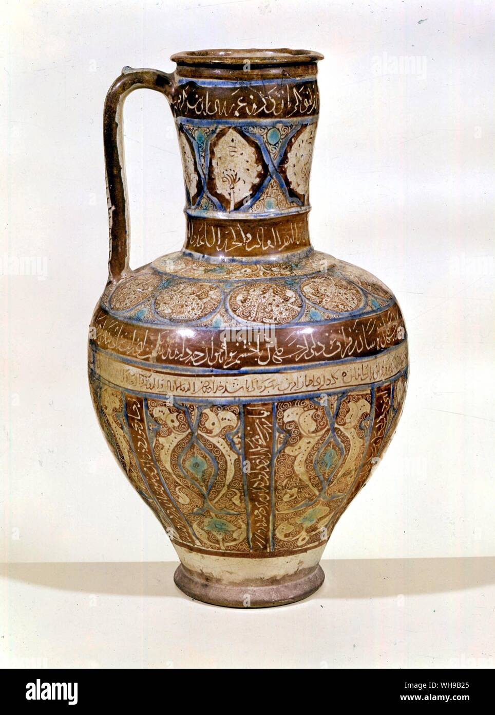 Persian Pottery 12 century Stock Photo - Alamy